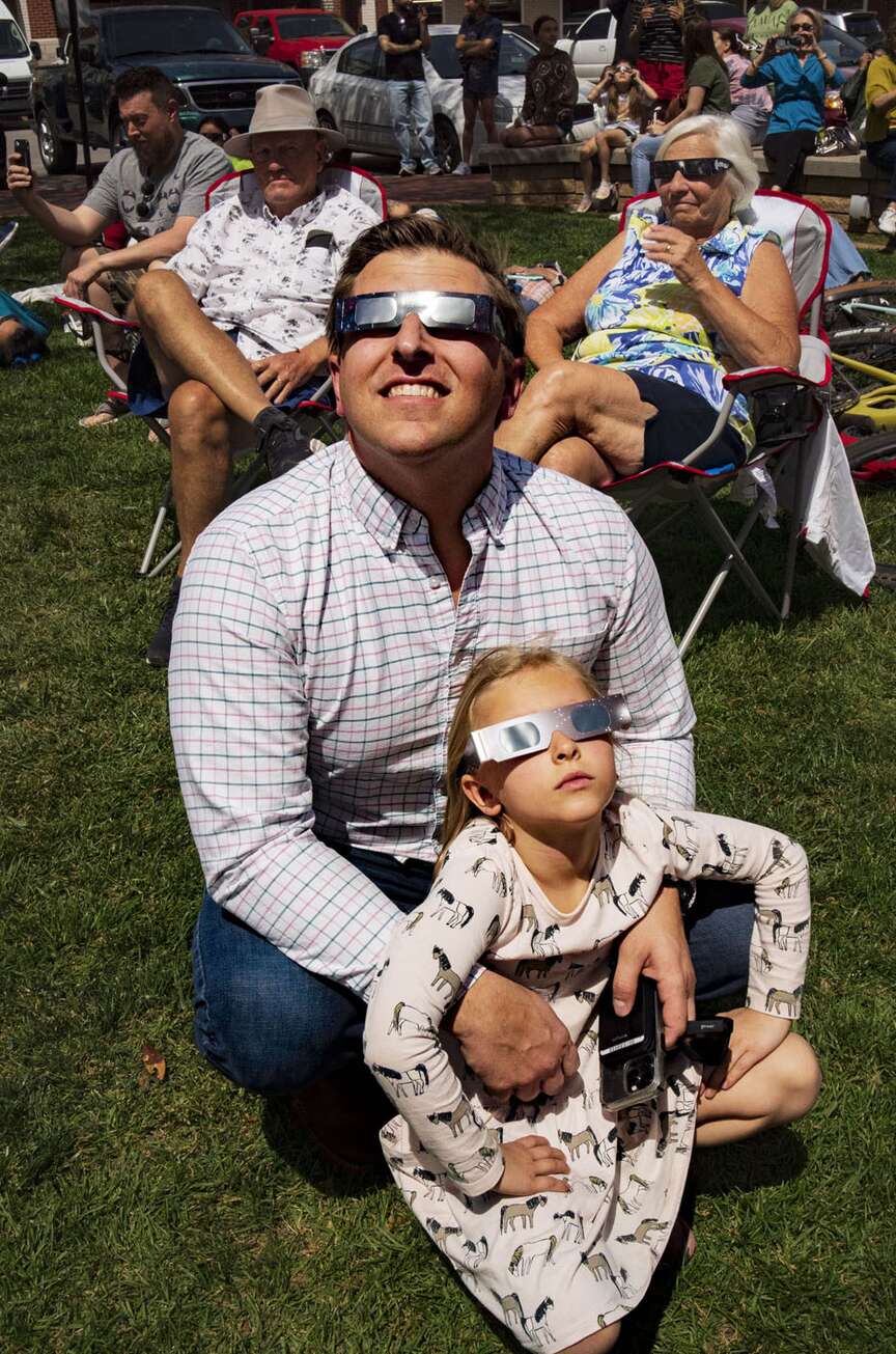 Hiện tượng nhật thực, cuộc hành trình xuyên quốc gia đáng giá mỗi phút giây